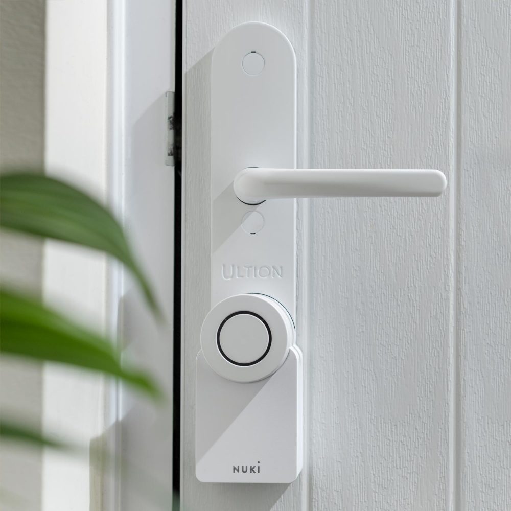 Smart lock with handle store